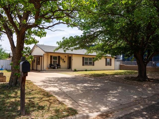 203 SW 14th St, Seminole, TX 79360
