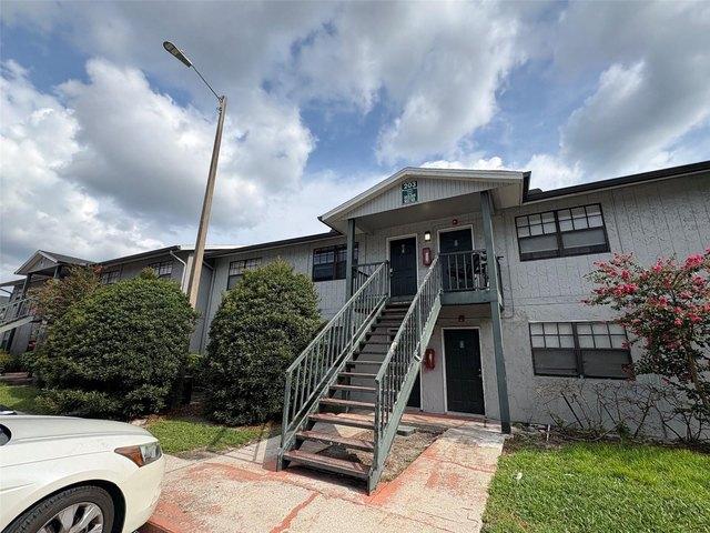 203 Poinsettia Pine Ct Apt 102, Tampa, FL 33612