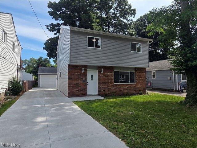 203 Paxton Rd, Eastlake, OH 44095