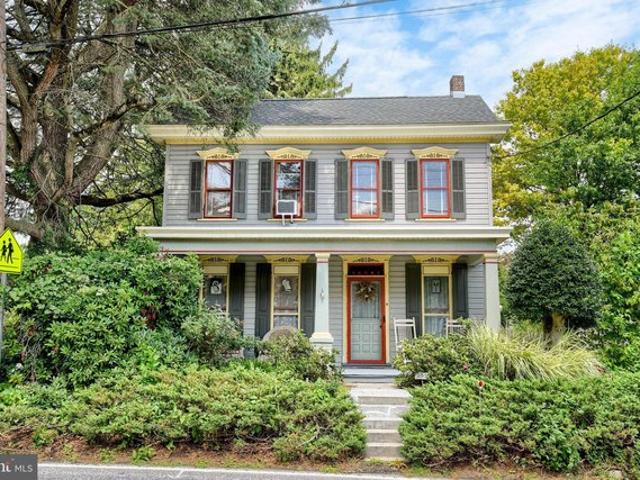 203 W 1st St, Boiling Springs, PA 17007
