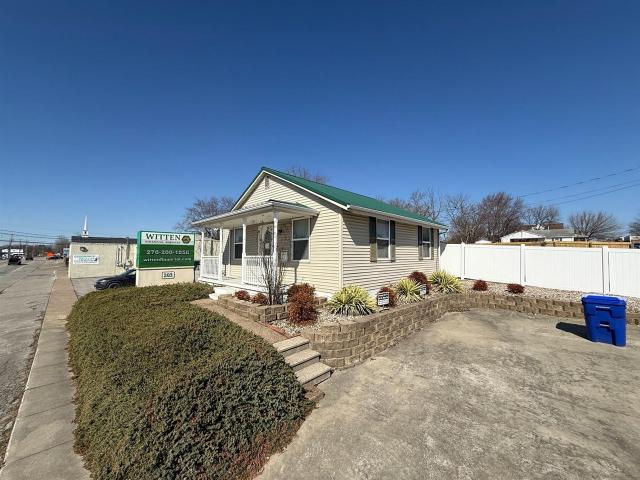 203 W White Oak