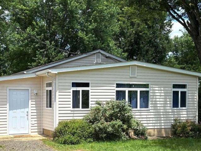 203 W Bowen St, Remington, VA 22734