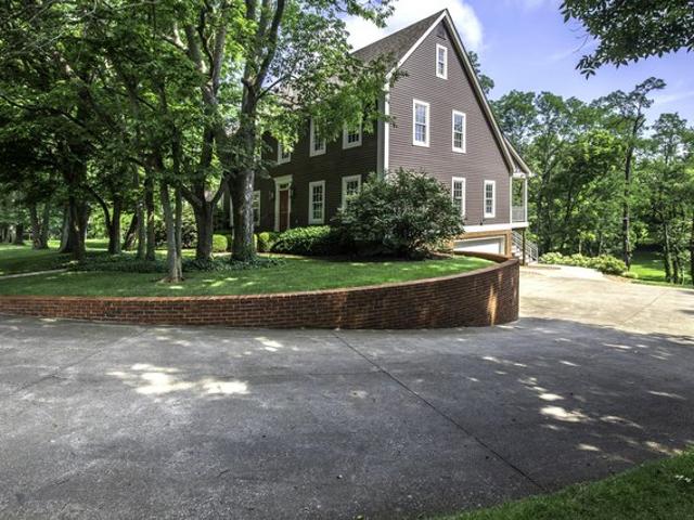 203 W Eagle Rd, Versailles, KY 40383