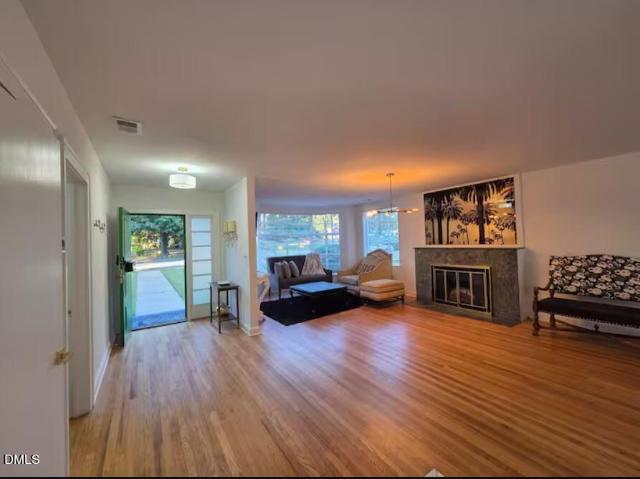 203 W Rockspring Street