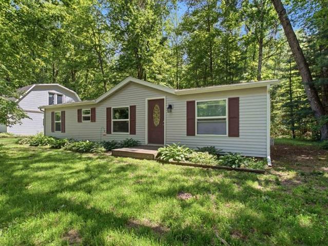 203 W Sampson Dr, Sanford, MI 48657