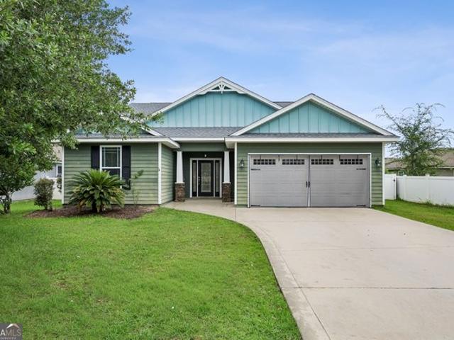 203 Waters Edge Dr, Kingsland, GA 31548