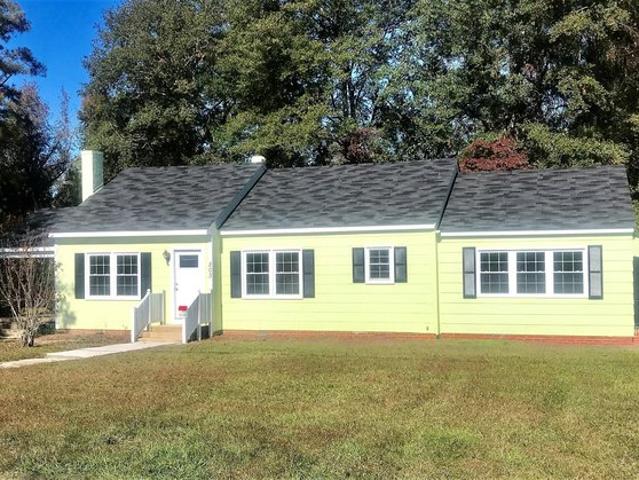 203 Willow Rd, Clinton, NC 28328