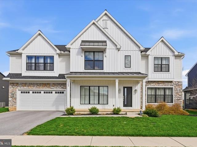 203 Wright Dr, Mechanicsburg, PA 17055