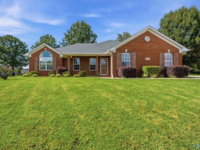 203 Turkey Point Dr, New Market, AL 35761