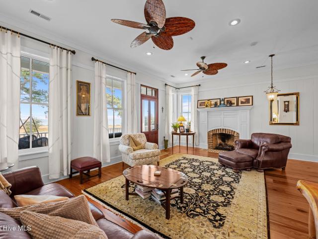 203 Vandemere St, Oriental, NC 28571 | MLS #100548