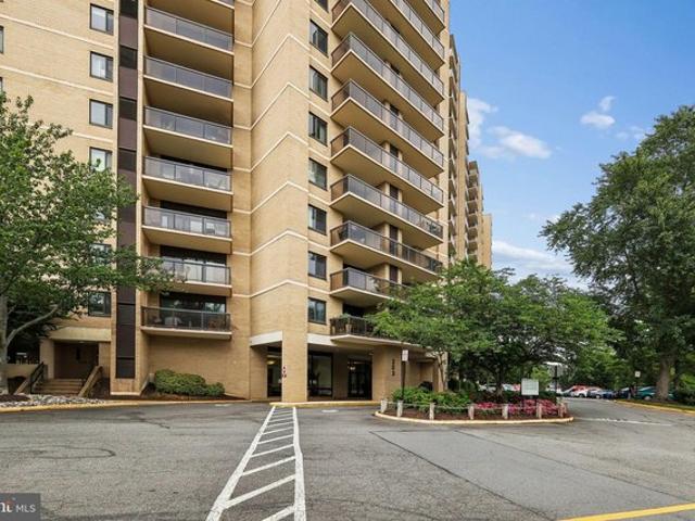 203 Yoakum Pkwy Apt 925, Alexandria, VA 22304