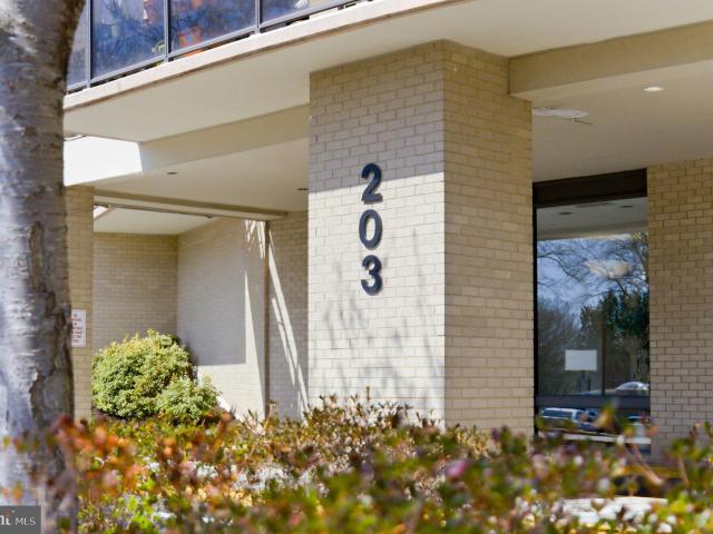 203 Yoakum Pkwy, Unit 906, Alexandria, VA 22304 | MLS #VAAX2055 | Compass