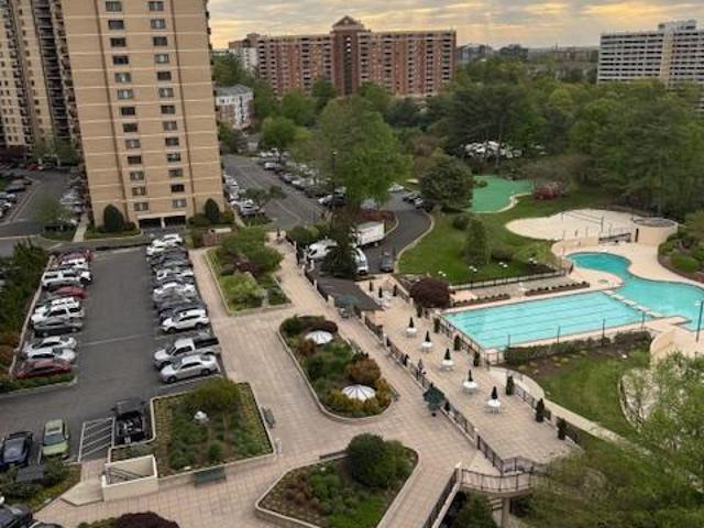 203 Yoakum Pkwy, Unit 1209, Alexandria, VA 22304 | MLS #VAAX2058