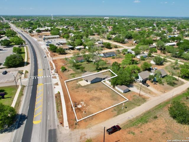 203 Zanderson Ave, Jourdanton, TX 78026 | MLS #1858