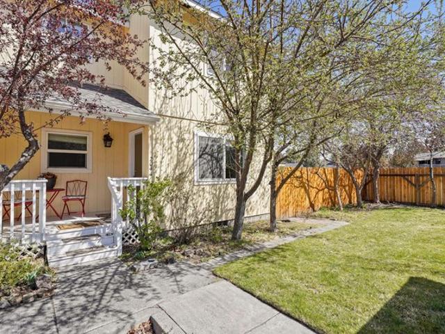 2044 NE Full Moon Dr Unit 6, Bend, OR 97701