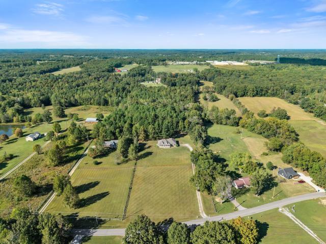 2044 Old Blacktop Rd, McEwen, TN 37101 | MLS #3252