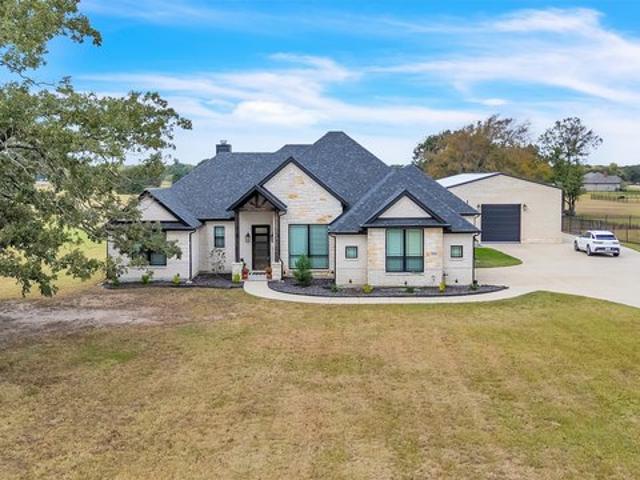 2044 Eastfield Dr, Wills Point, TX 75169