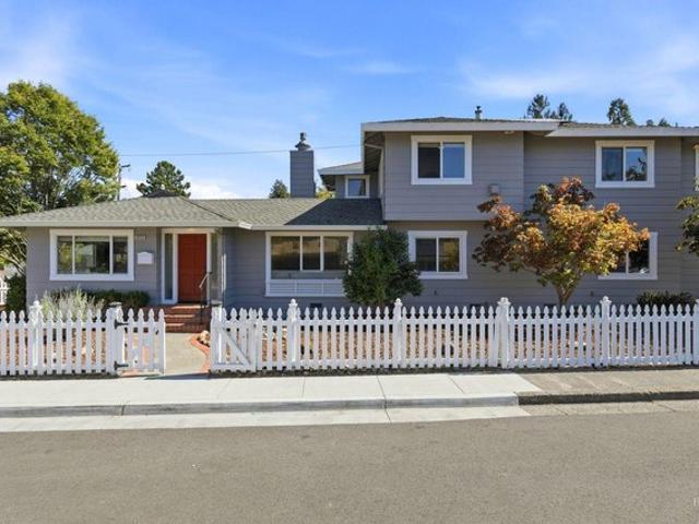 2044 Hawthorne Ct, Santa Rosa, CA 95404