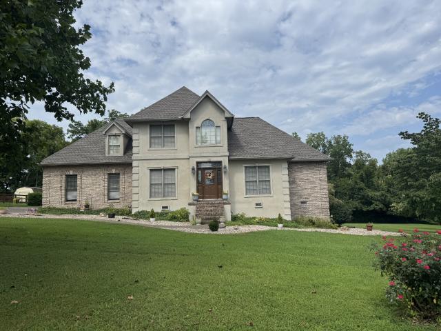 2044 Laura Ln