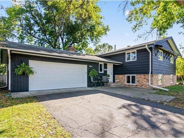 2044 Patricia St, Mendota Heights, MN 55120