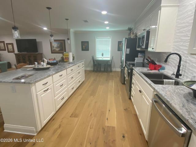 2044 Viking Street