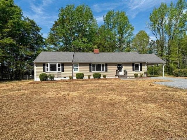 20454 Ivor Rd, Courtland, VA 23837