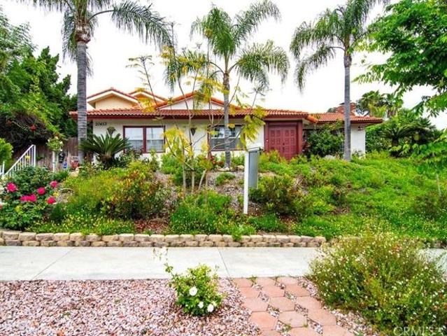 20455 Oxnard St, Woodland Hills, CA 91367