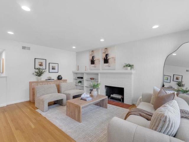 2045 Mardel Lane