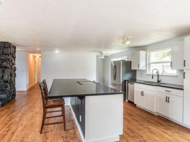 2045 nw sunberry dr