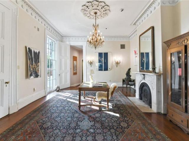 2045 COLISEUM Street, New Orleans, US, LA