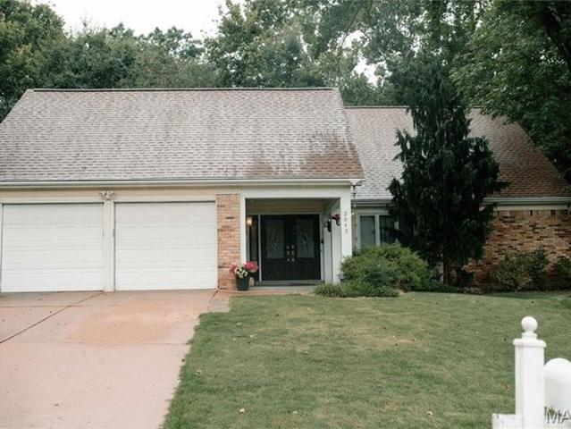 2045 Country Field Dr, Chesterfield, MO 63017