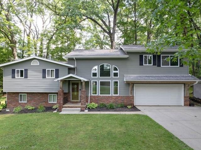 2045 Howard St NE, Hartville, OH 44632