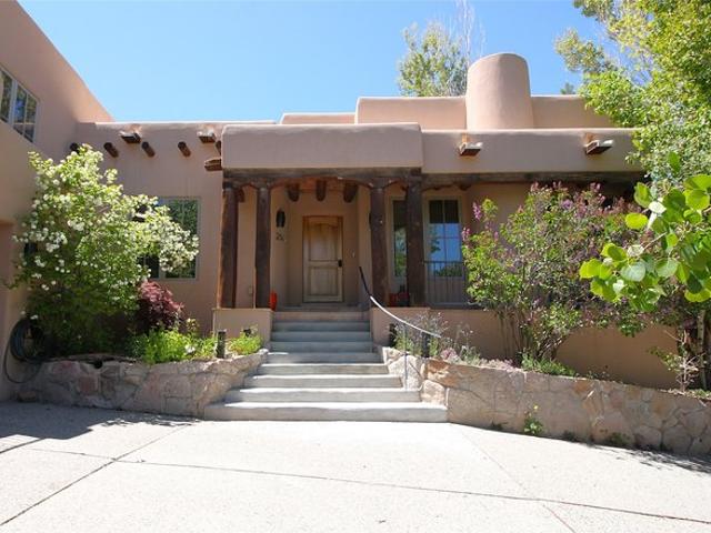 2045 Torreon, Los Alamos, NM 87544