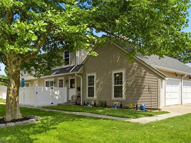 20468 Williamsburg Ct Unit 208C, Middleburg Heights, OH 44130