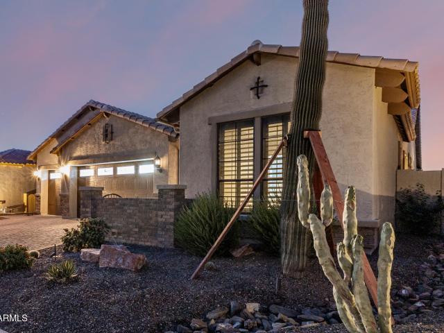 2046 N Steele Cir, Mesa, AZ 85207 | MLS #7012 | Compass