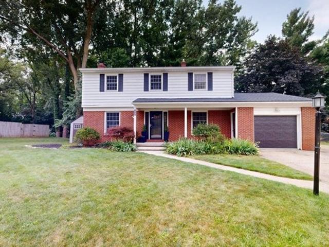 2046 Acton Rd NW, Grand Rapids, MI 49504