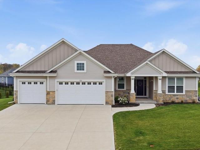2046 E Omaha Dr, Grafton, WI 53024