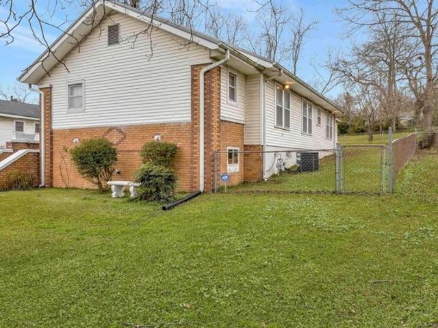 2046 E Lake Blvd, Tarrant, AL 35217