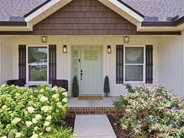 2046 Kings View Loop