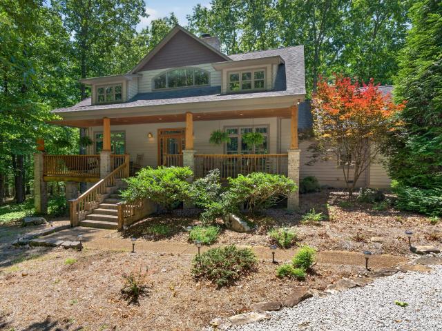 2046 Lakeshore Dr