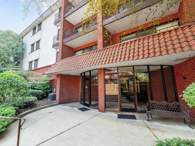 2046 Saint Johns Ave Apt 3E, Highland Park, IL 60035