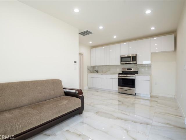 20473 Shamrock Pl, Chatsworth, CA 91311 | MLS #GD26026 | Compass