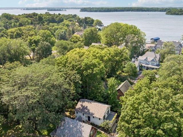 20475 Summerville Rd, Deephaven, MN 55331