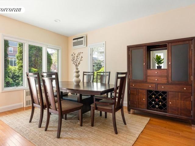 2047 E 54TH Street