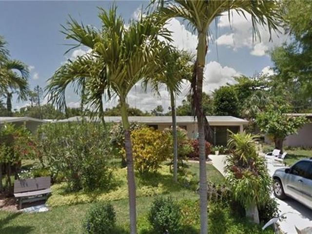 2047 Harbor Ln, Naples, FL 34104