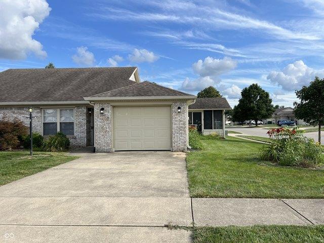 2047 Pelican Dr, Franklin, IN 46131