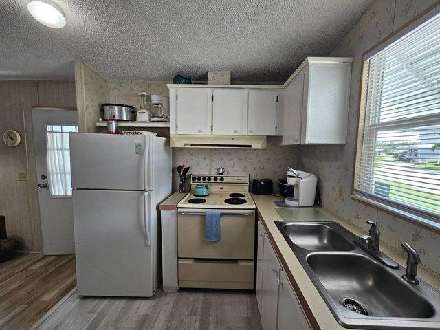 2047 Red Cedar Dr, Lakeland, FL 33810