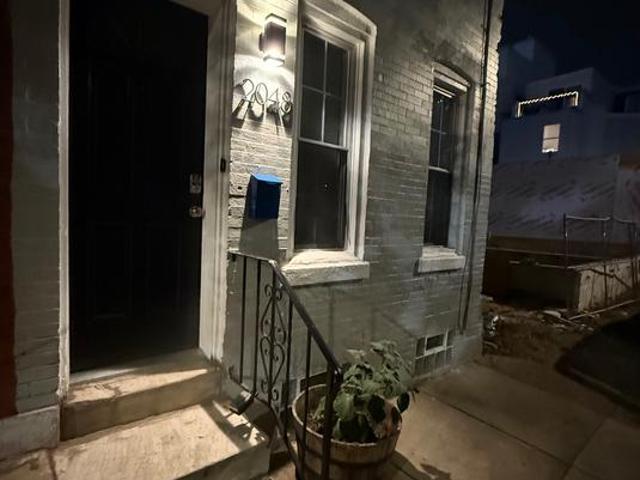 2048 N Darien Street