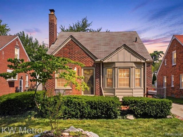 2048 Anita Ave, Grosse Pointe Woods, MI 48236