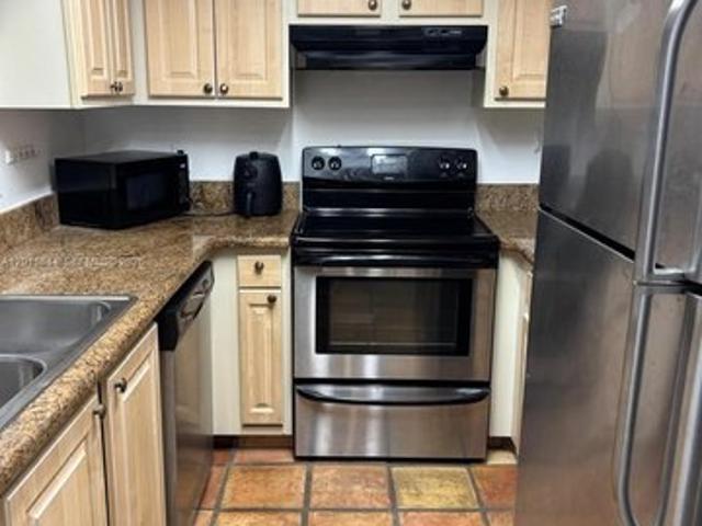 2048 Champions Way, North Lauderdale, FL 33068